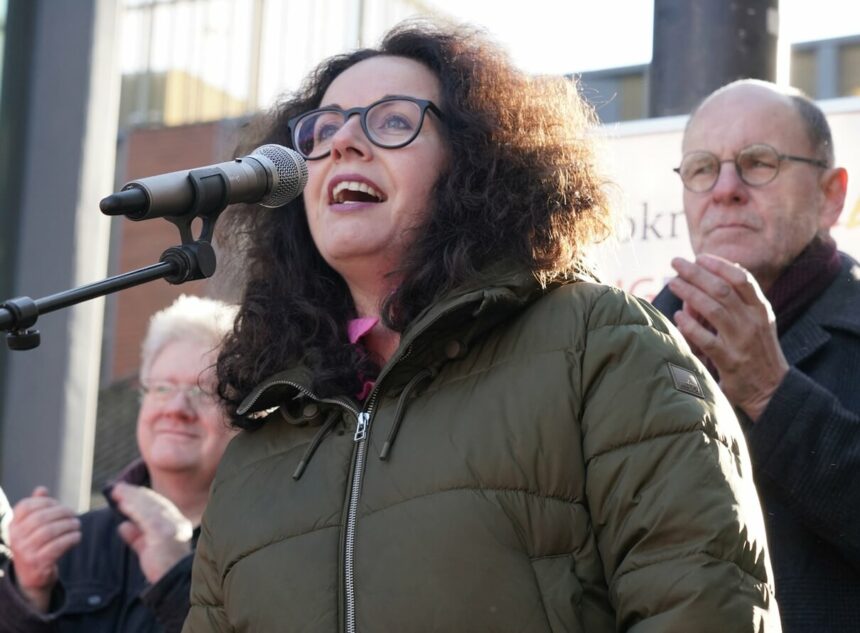 Singen ist aufgestanden: für Demokratie – gegen Hass und Hetze – seemoz